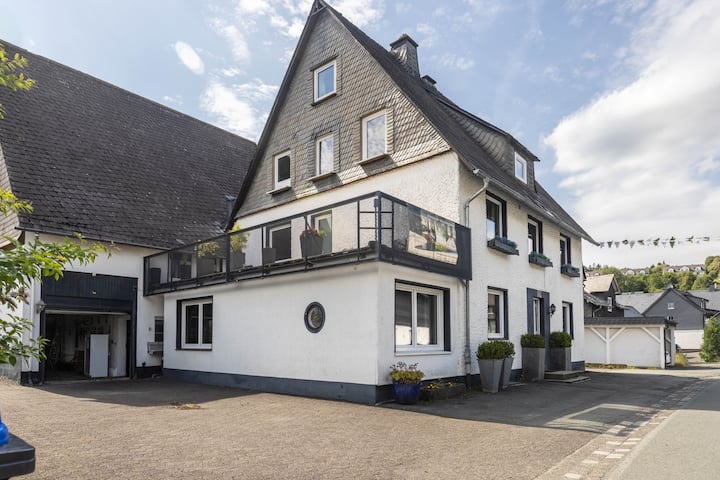 Haus Mit 12 Schlafzimmern, 8 Bäder - Winterberg