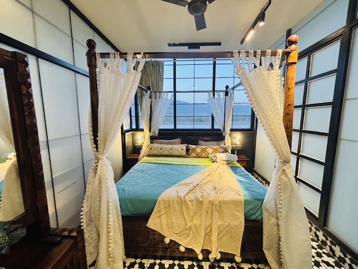 Jacuzzi + Ganga View 1bhk | Rishikesh Airbnb - Rishikesh