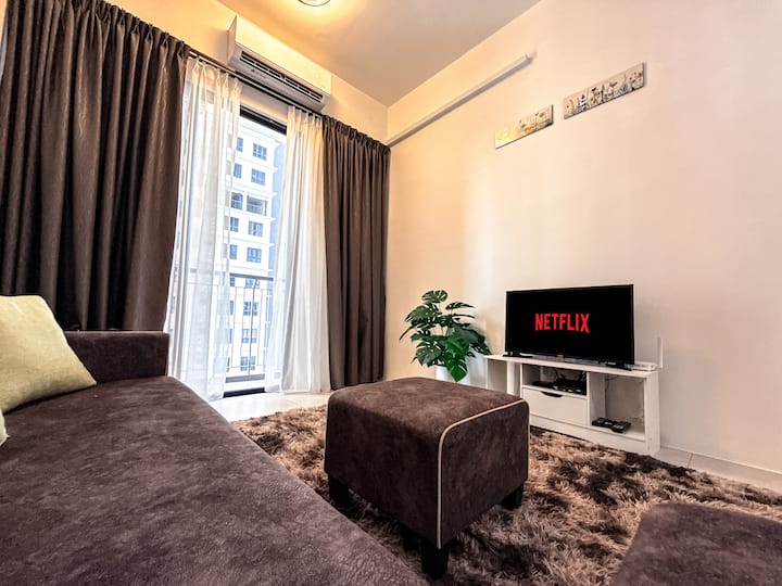 Aston Acacia Pool View 2br | 5 Pax Pool & Netflix - Penang