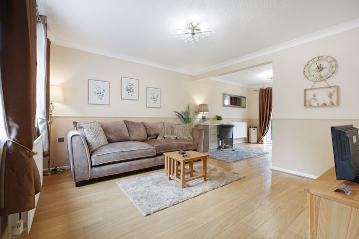 Stylish Home With Private Garden And Bbq - Bedfordshire