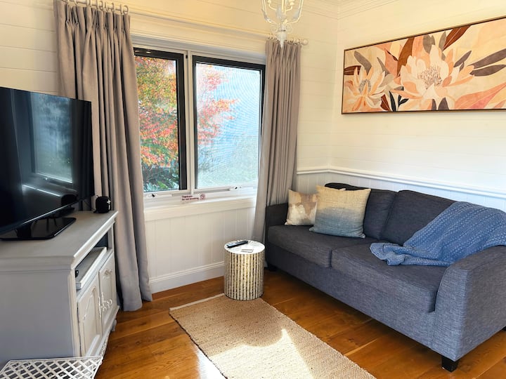 Charming Cottage Retreat | Firepit, Pond & Gardens - Exeter