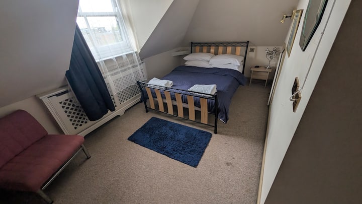 Self-contained Unit In Slough Near Airport - Slough
