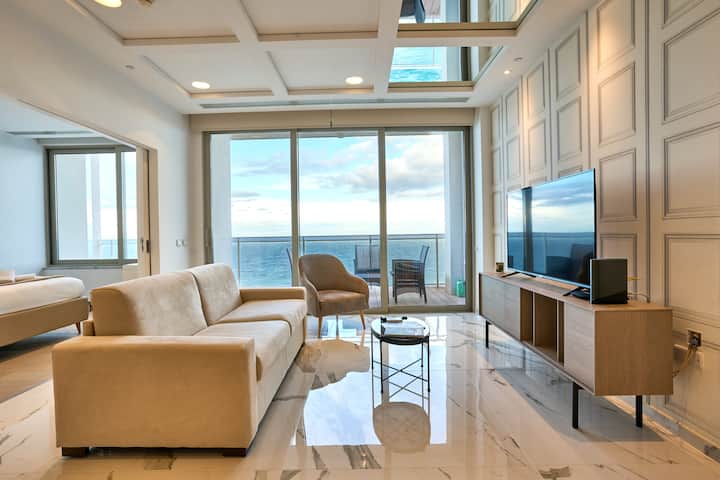 Coastal One-bedroom Retreat With Direct Sea Views - Valletta, Malta