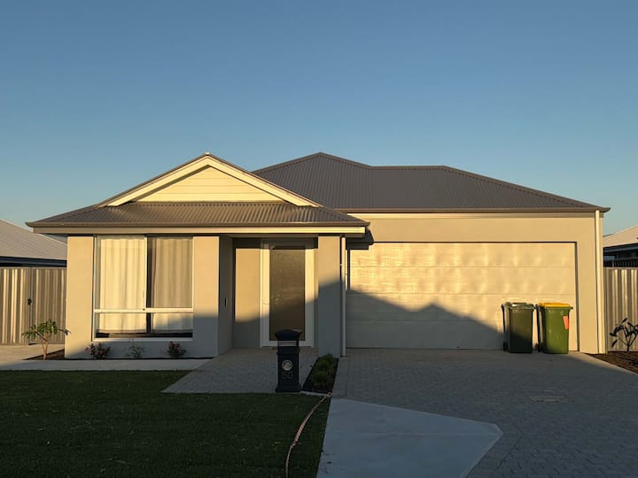 Dudley Park Getaway With Ensuite In Each Bedroom! - Pinjarra