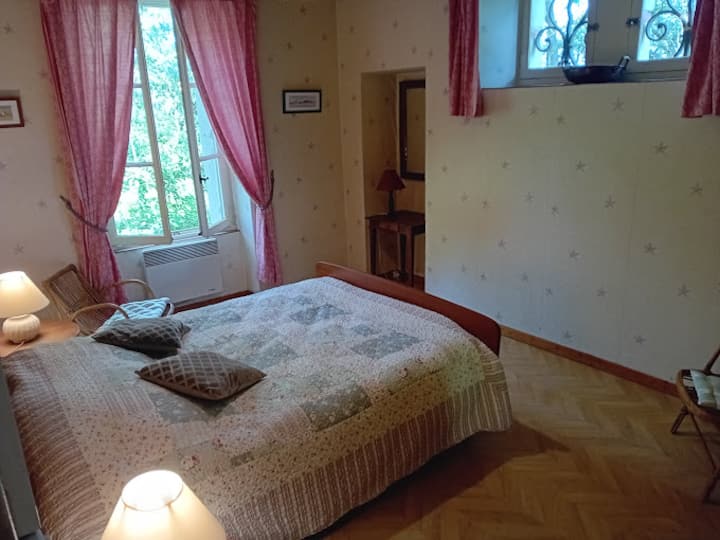 Chambre Rose, Gîte Du Château De Villeneuve - Sablé-sur-Sarthe