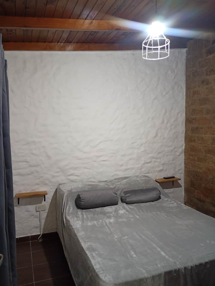 Una Casita En La Loma - La Plata