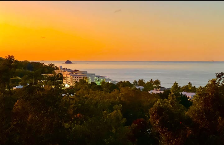 Tropical Oasis Just Minutes From The Beach - Trinity Beach