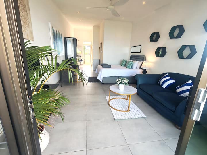 Aloe Shores - Couples, Aircon, Beach Views - eMdloti