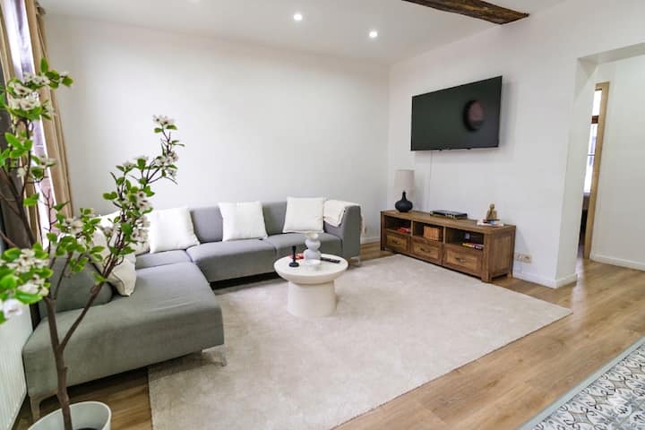 Chic 3br Apt For 6 W/ Private Patio Ghent - Ghent