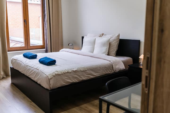 Chic 3br Apt For 6 W/ Private Patio Ghent - Gante