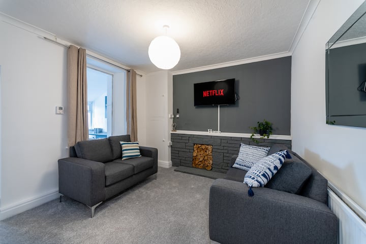 Spacious 4br Home Near Beach - Port Talbot