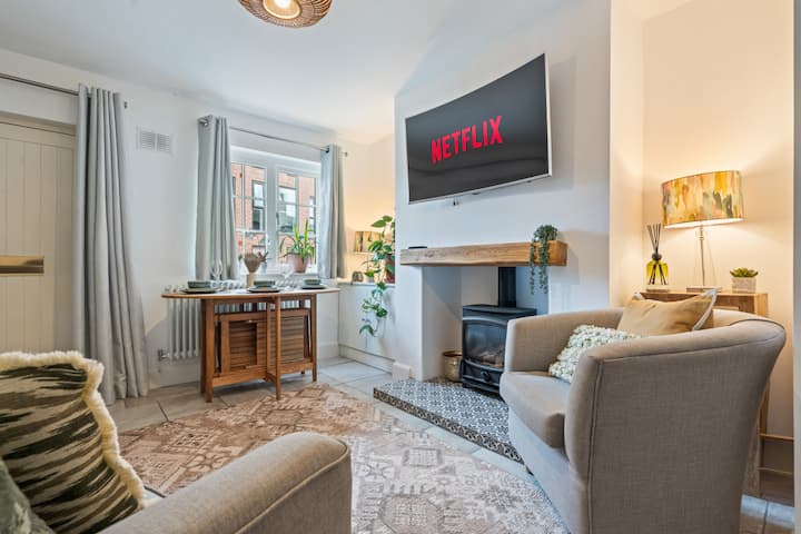 Cosy Chester House | 2br | Sleeps 3 | Canal View - Chester, UK