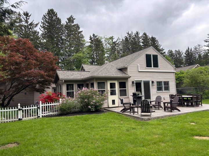 New! Saratoga Cottage 2br Near Track & Lake - Saratoga Springs, NY