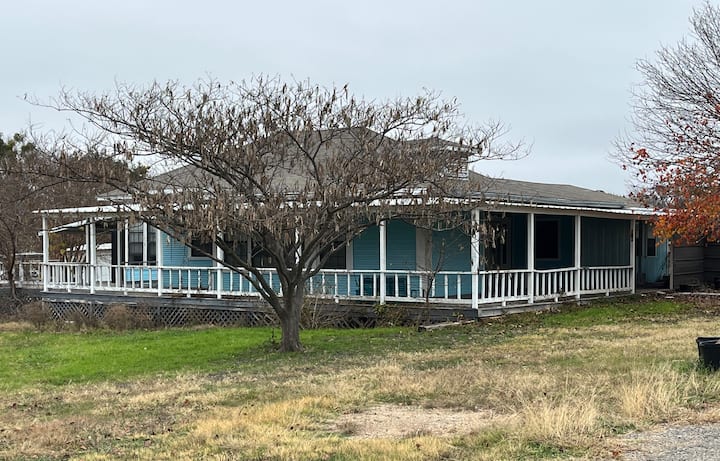 Pecan Valley Retreat - San Saba, TX