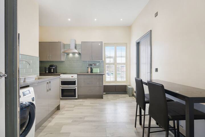 Modern Stay With Luxury Bath Near Transport Link - Bolton
