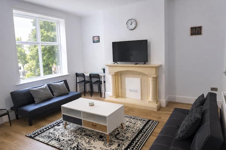 5 Bedroom Newton House - Simple City Stays - Burnley