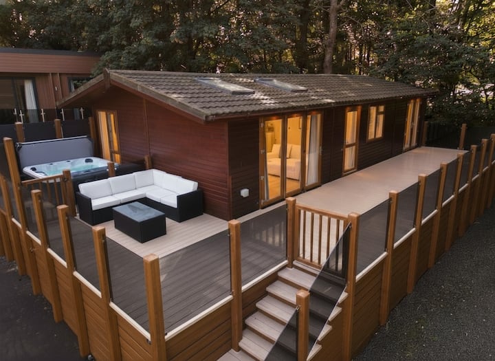 The Skylight Hot Tub Lodge - Coniston