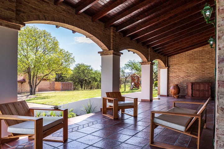 Amplio Jardin | Piscina | Futbol | Tenis | Wifi - Alta Gracia