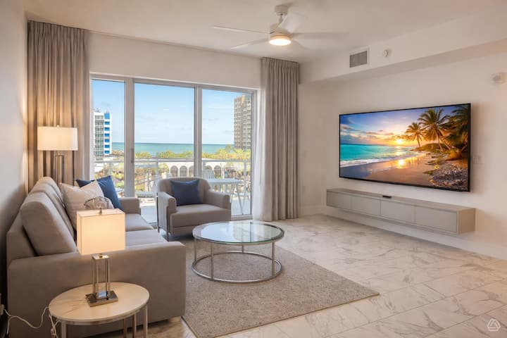 Bay & City Corner Escape - Clearwater Beach, FL
