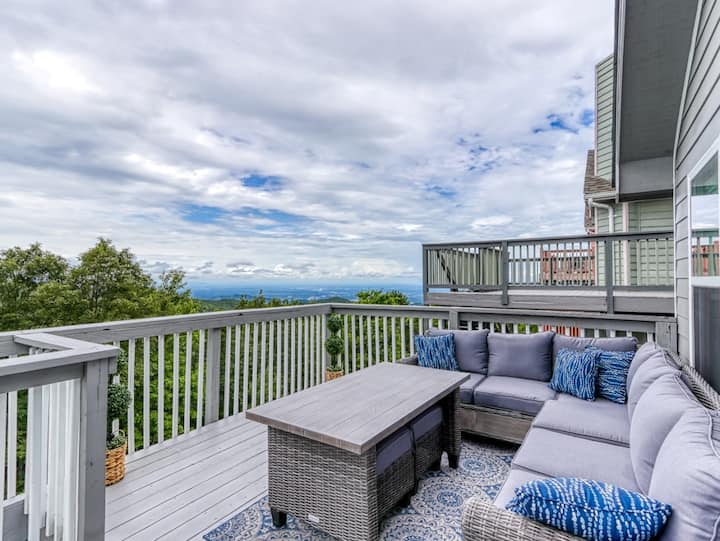 Tranquility Skies | Mtn View, Sauna, Jacuzzi, More - Gatlinburg, TN
