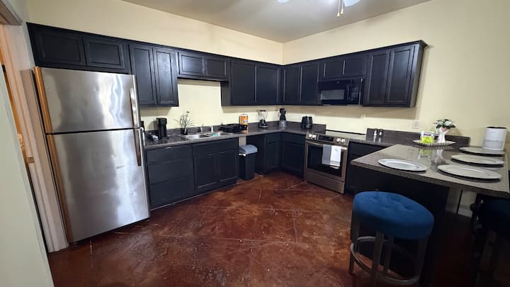 Spacious 2br • Minutes To Astate • Easy Parking - Arkansas State University, Jonesboro