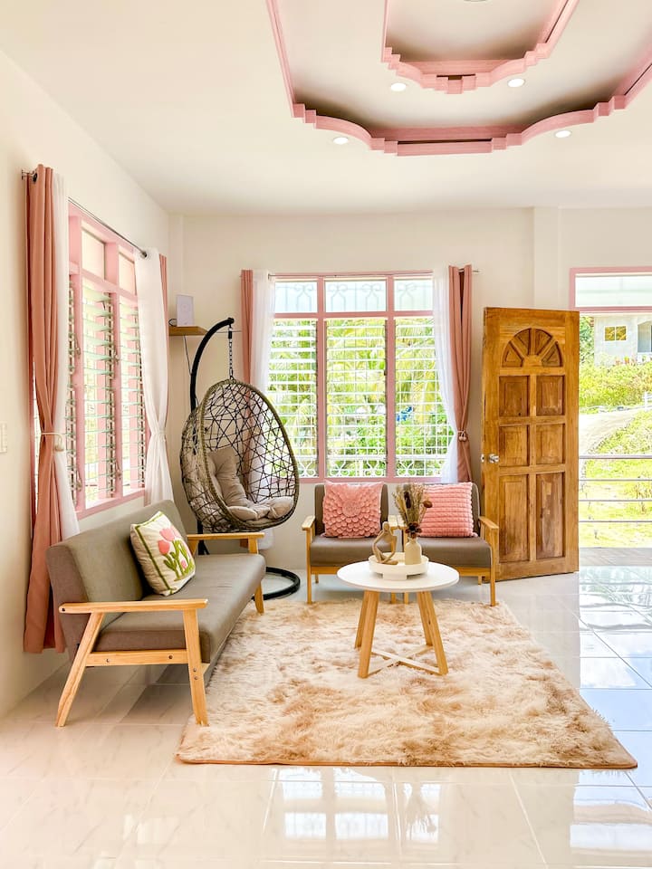 The Pink House Siquijor| 3br Near Cambugahay Falls - Philippines