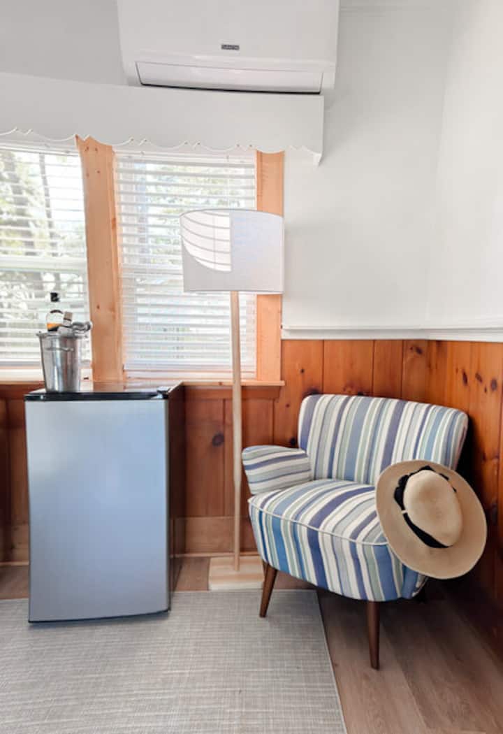 Cape Cod Motor Inn - Queen Bed With Day Bed - Yarmouth Port, MA