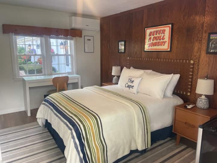 Cape Cod Motor Inn - Full Size Room - Yarmouth Port, MA