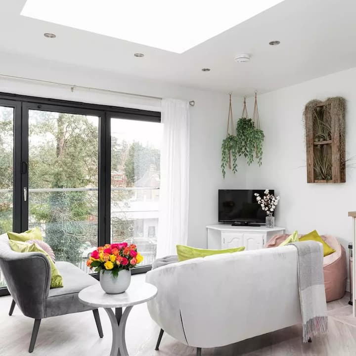 Lovely Detached Two Bedroom House In Sevenoaks - Sevenoaks