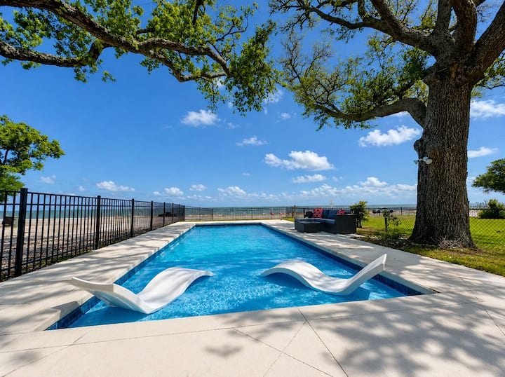 Beachfront Pool Paradise Stay - Gulfport, MS