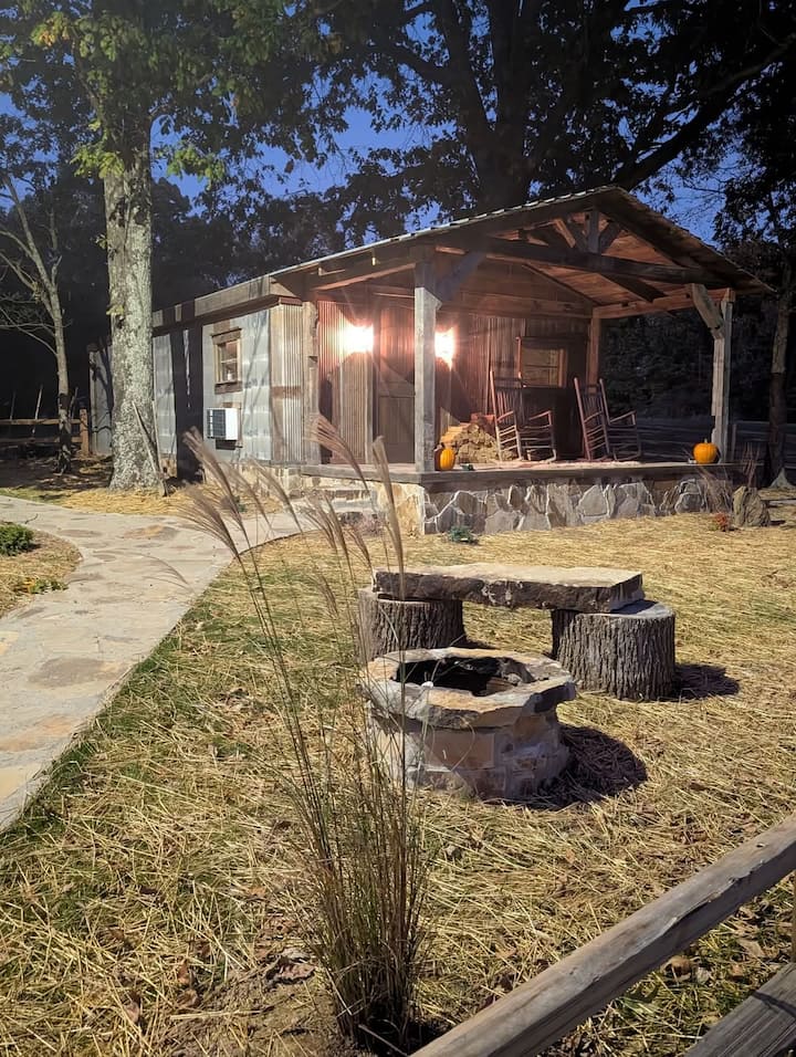 Step Back In Time/
Cozy Woodshed Cabin Retreat - Eldorado, IL