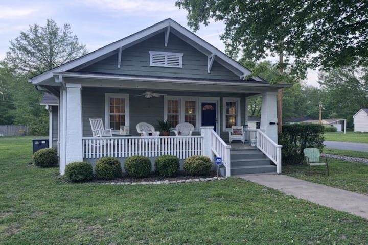 Lakeside Cottage - Pittsburg, KS