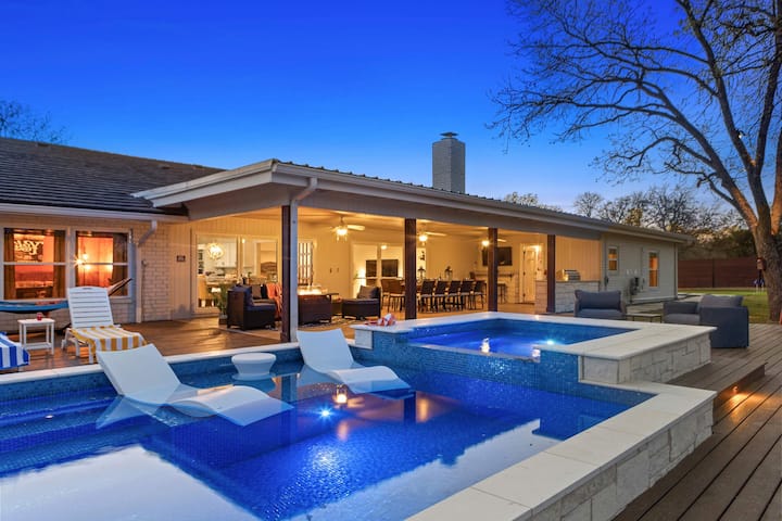 Enchanted Vine - Pool, Spa, Sauna & Speakeasy - Fredericksburg, TX
