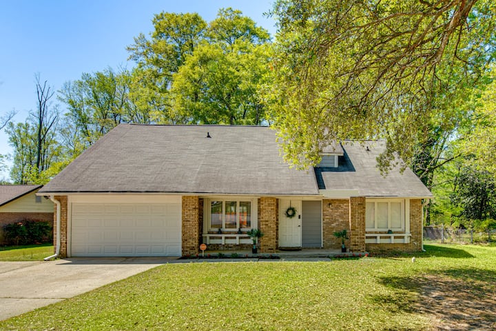 Explore Atl! Chic Home Base Near Mercedes-benz - Union City, GA
