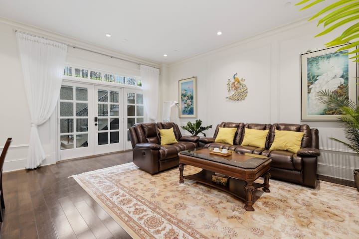 Elegant 3 Bedroom Retreat In Vancouver’s West Side - Vancouver