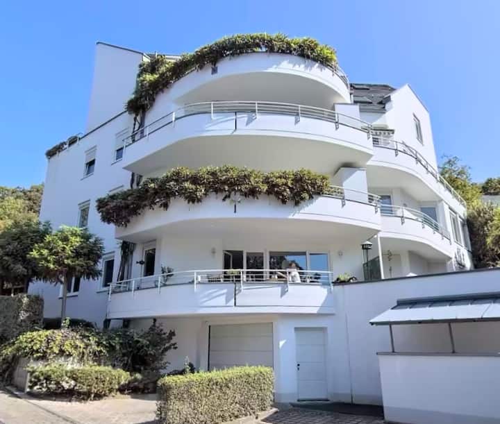 Großzügiges Apartment Mit Aufzug & Tg-stellplatz - Bad Honnef