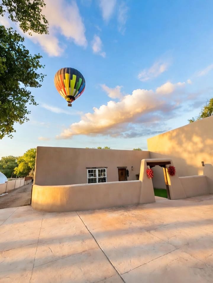 Riverfront Estate Main Apartment For 16 Guests - Rio Rancho, NM