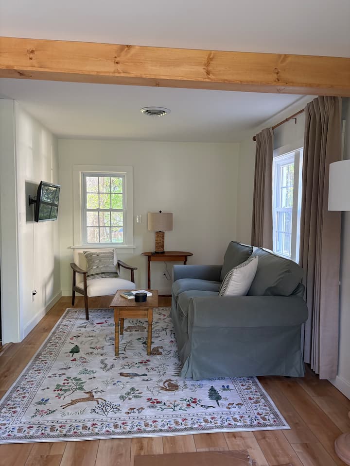 Charming Saratoga Guest House - Saratoga Springs, NY