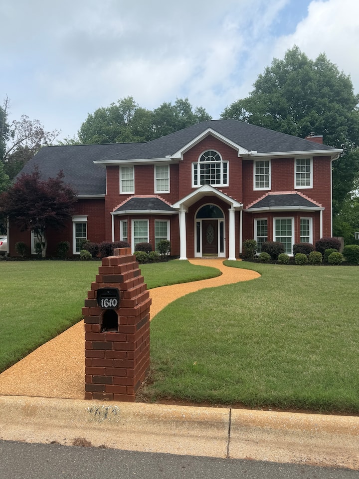 5 Bedroom Home 6 Miles From Campus With Privacy - Tuscaloosa, AL