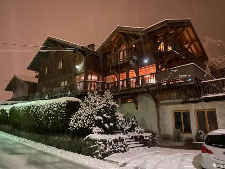 Chalet Rouge, 5 Bedroom Chalet In Morzine Centre - Avoriaz