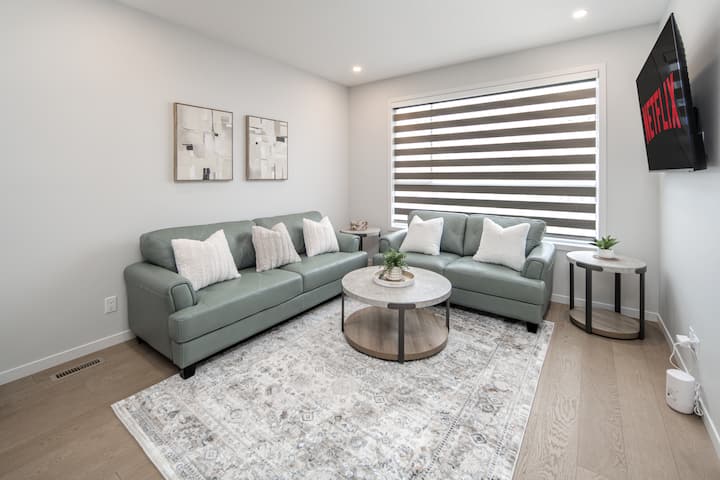 New Built | 6br L 4 Full Ba L Sleeps 14| Ac - Airdrie