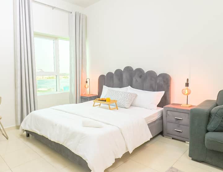 Auraé Studio | Elegant Creekside Living - Ajman