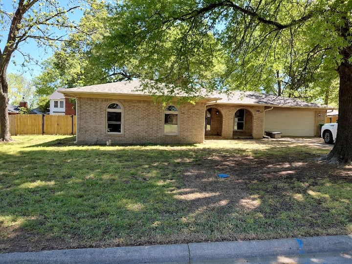 Ax's Air Bnb - Fort Smith, AR