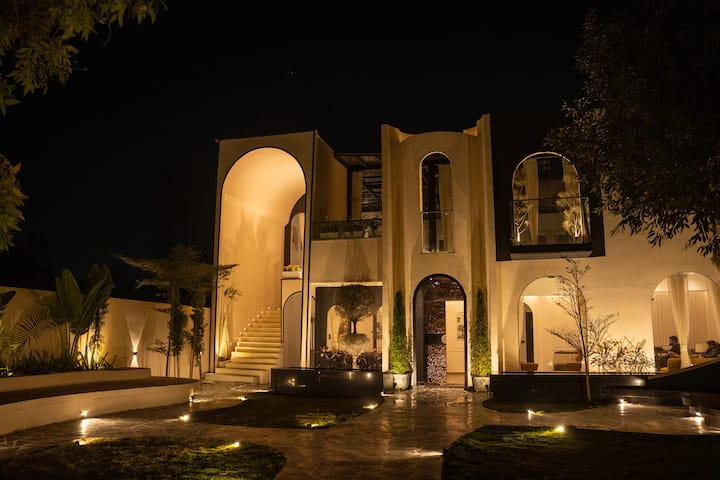 Saratoga Noida : Premium 3bhk Farmhouse - Noida