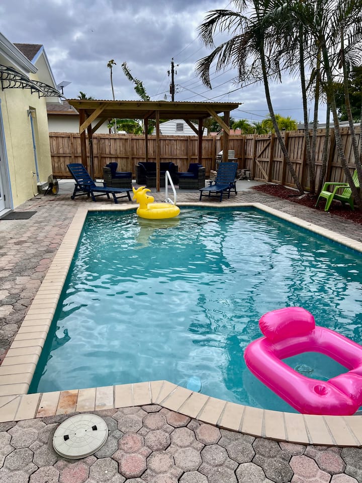 Executive Pool House In Dania For Long Stays - Dania Beach, FL