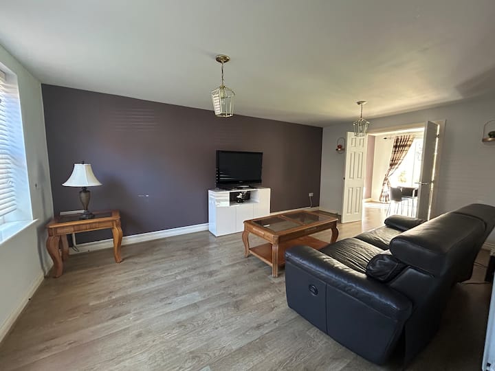 Spacious Detached House With Quick Access To M3/m4 - 貝辛斯托克