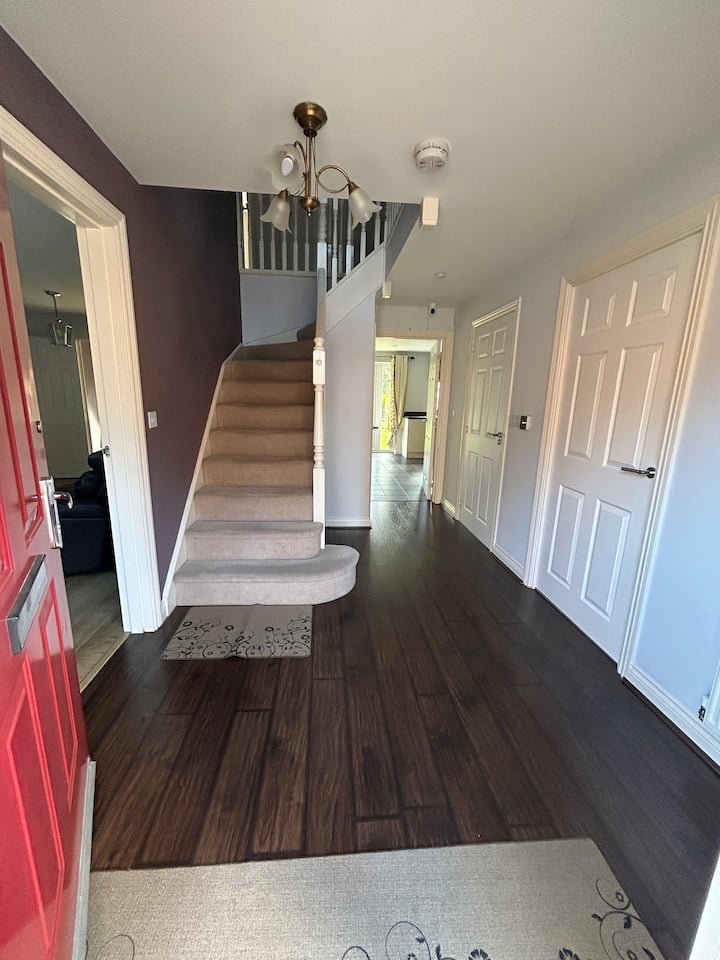 Spacious Detached House With Quick Access To M3/m4 - Basingstoke