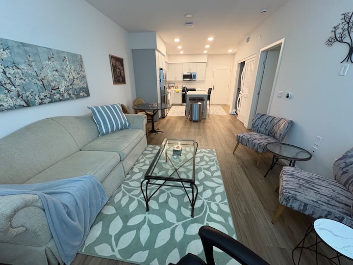 Modern Retreat 1st Floor | Pool | Full Kitchen - Temecula, CA