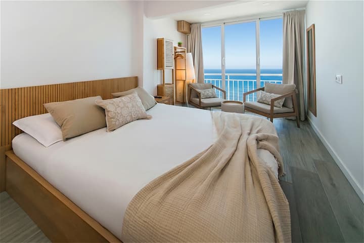 Beachfront Studio With Wifi | Compact & Equipped - Castell-Platja d'Aro