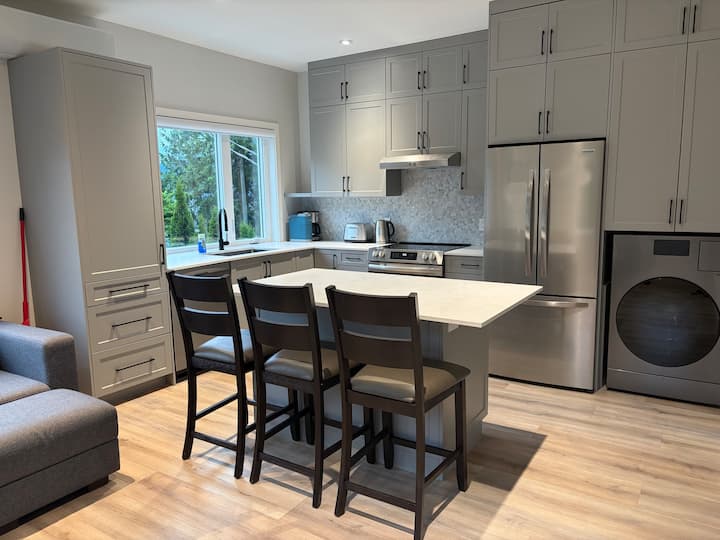 Quiet Apartment By Ferry - Gibsons